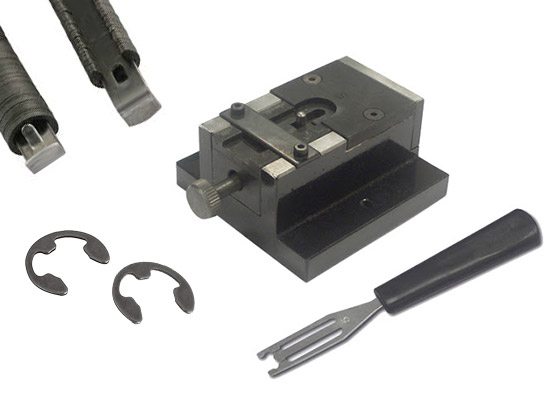 Seeger DIN 6799 retaining rings on rod | Biotek Kft.